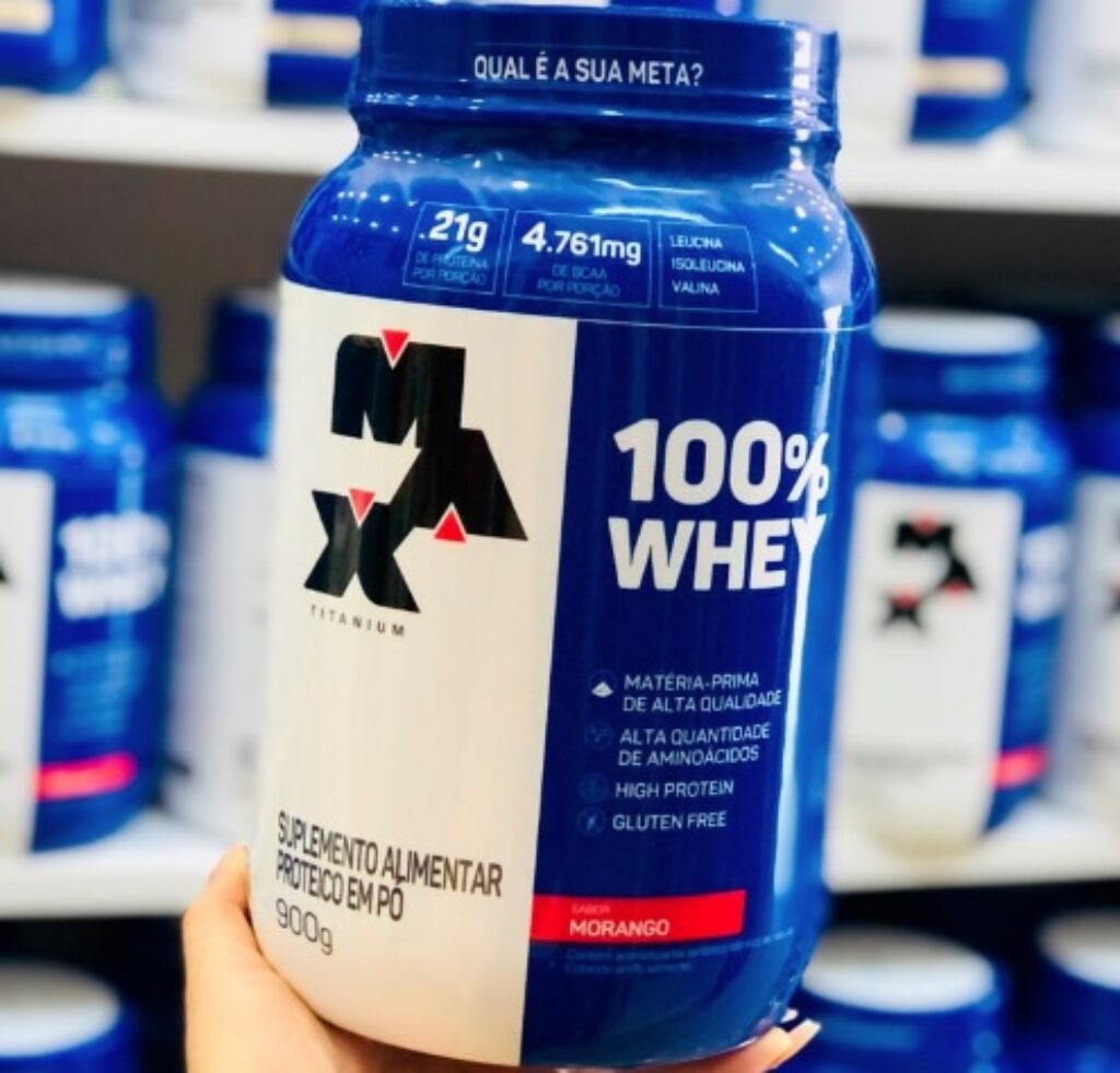 100% Whey (900G), Max Titanium - Sabor Morango - WT Promoções